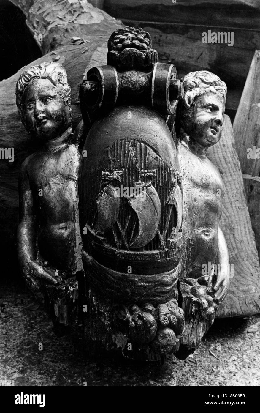 AJAXNETPHOTO. 15TH DECEMBER, 1970. WOOTTON, I.O.W. ENGLAND. - GIBBONS ...