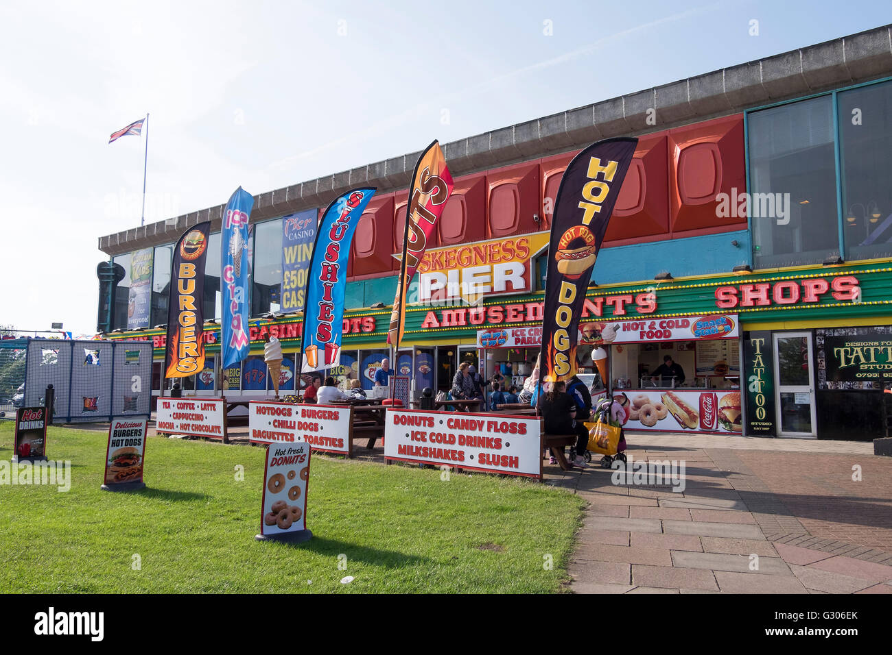 Skegness pier amusements hi-res stock photography and images - Alamy