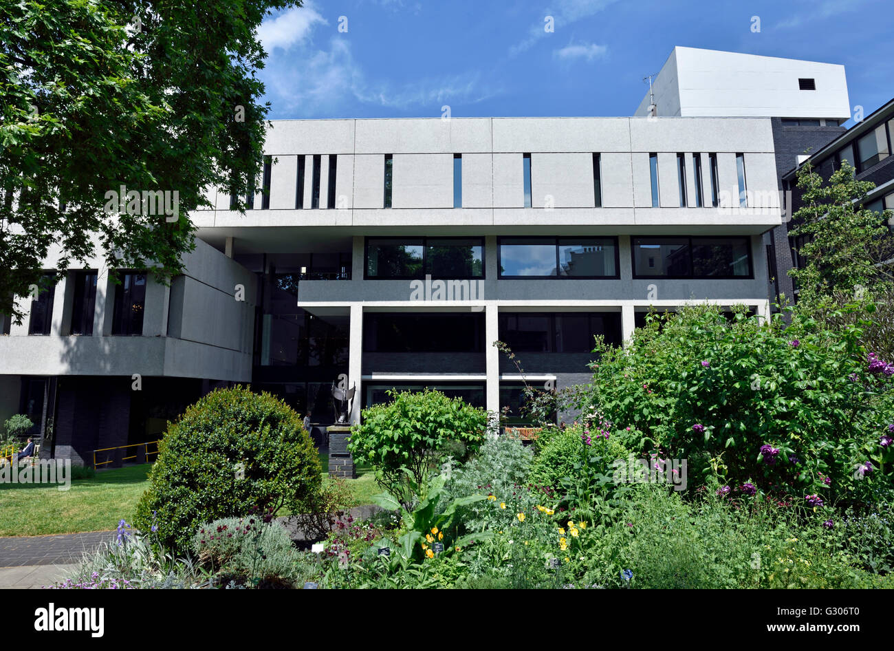 New college building hi-res stock photography and images - Alamy