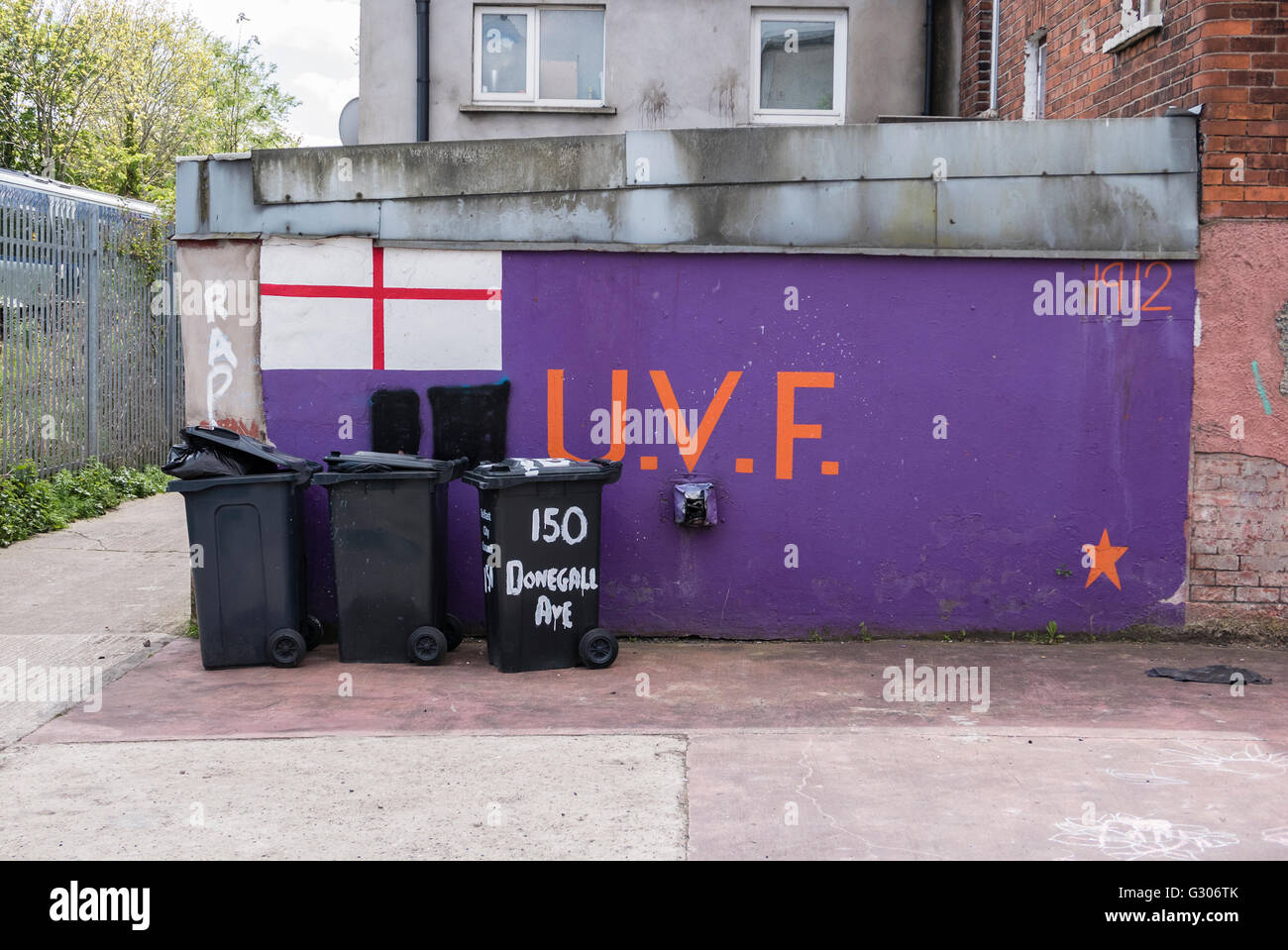 Belfast mural in a back alley commemorating the 1912 foundation of the ...