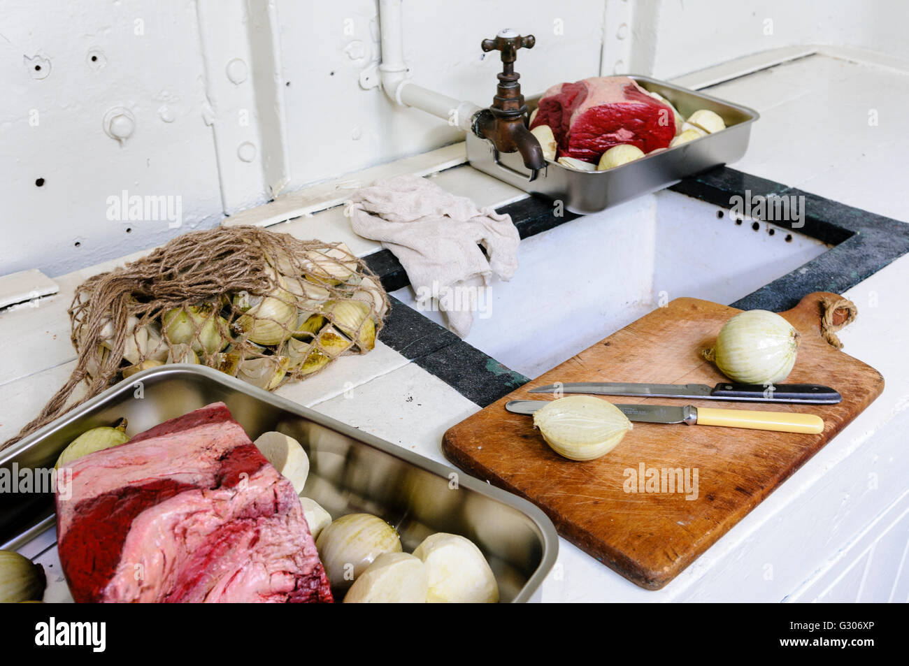 Ship kitchen hi-res stock photography and images - Alamy