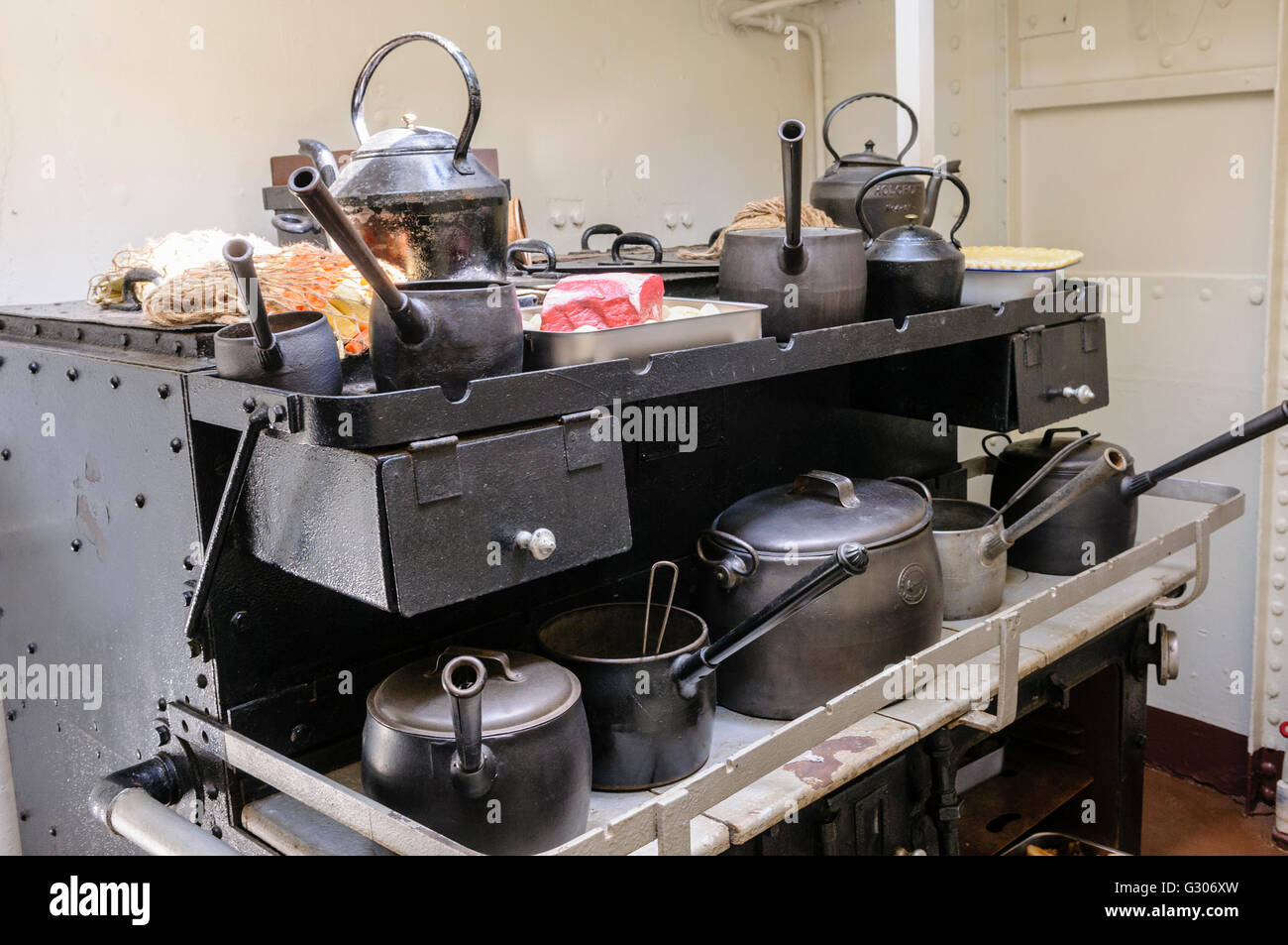 Ship kitchen galley hi-res stock photography and images - Alamy