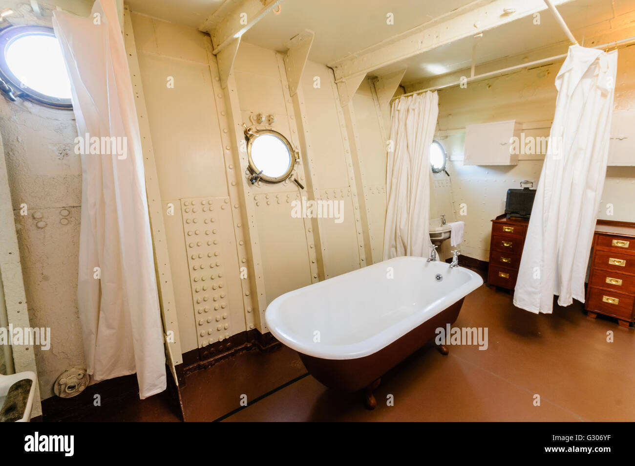 Navy doctors hi-res stock photography and images - Alamy
