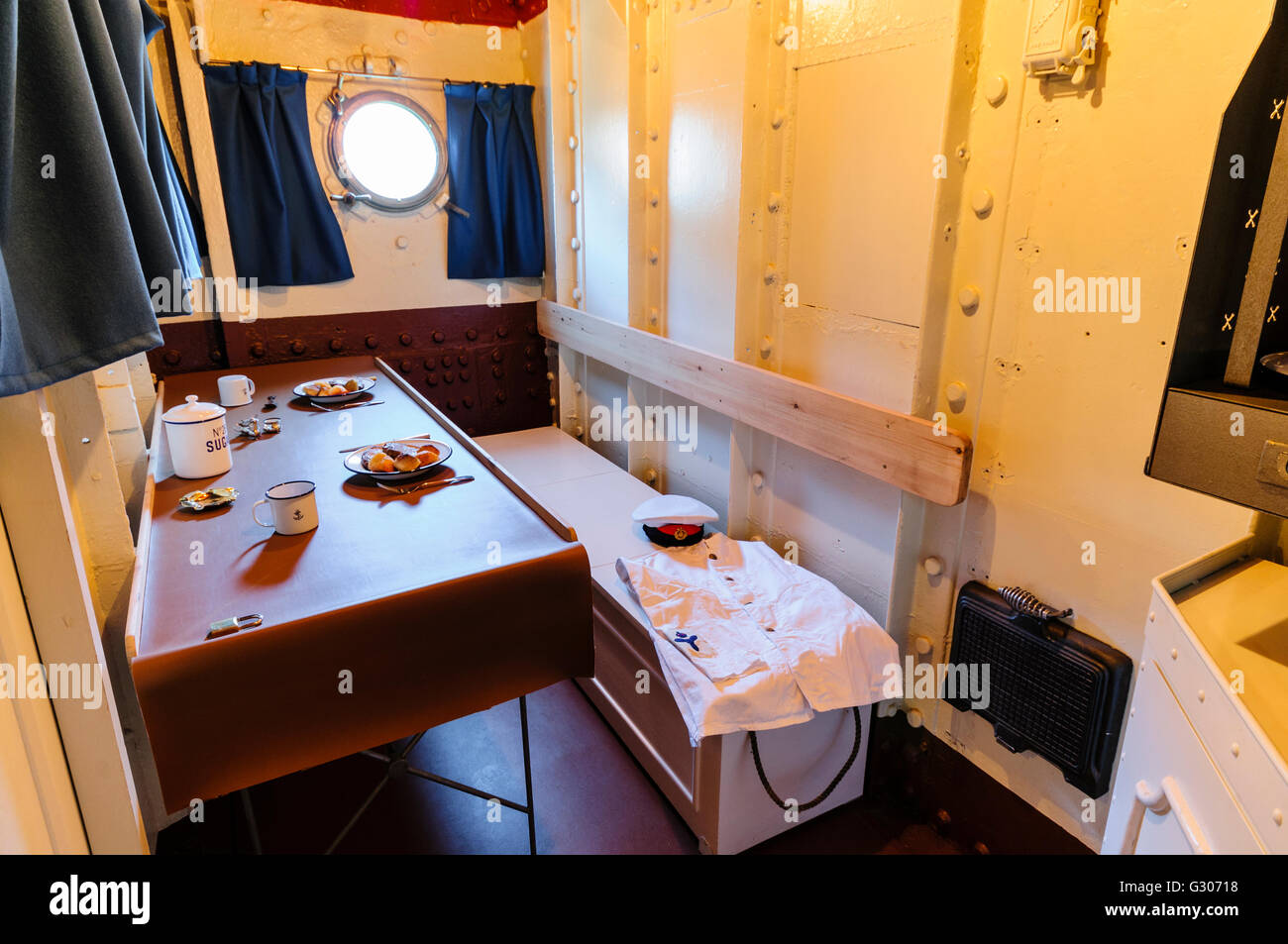 Warship military royal navy war crew war hi-res stock photography and ...