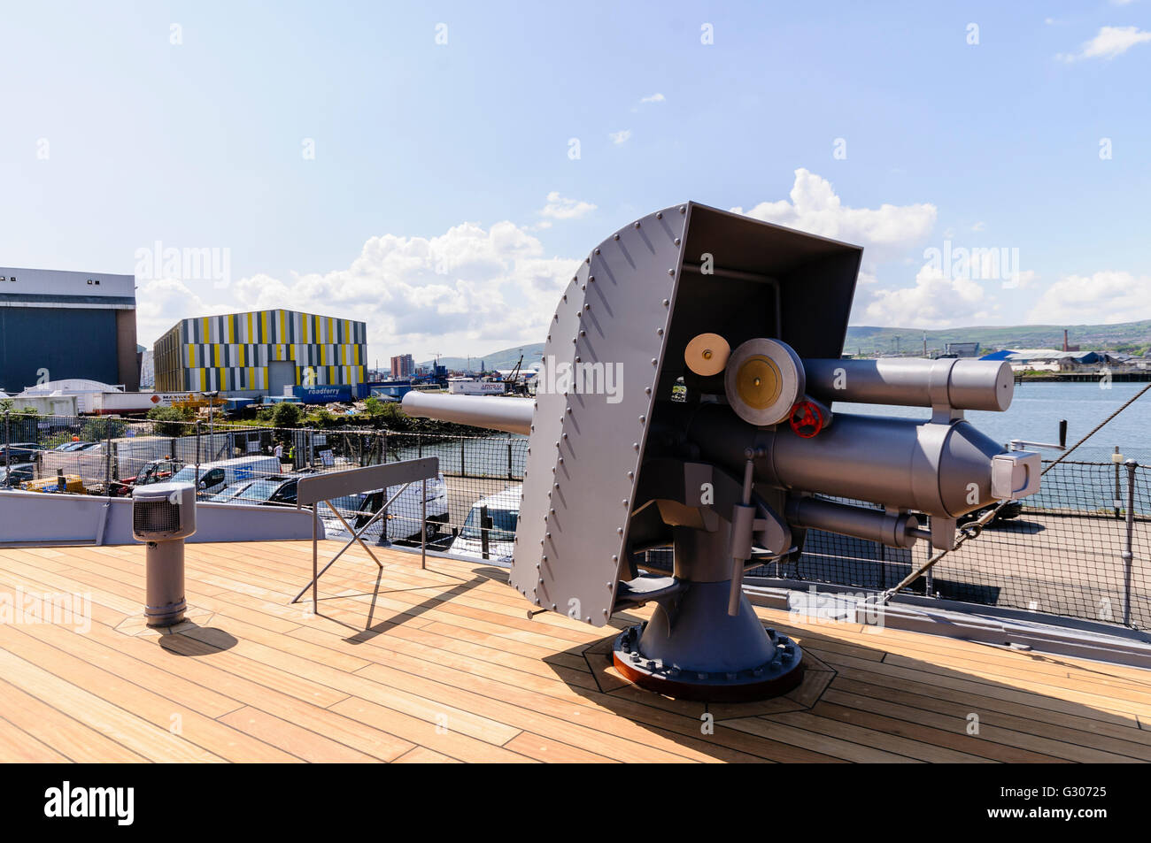 One of the 4" (105mm) Howitzer naval canons on HMS Caroline, Belfast ...