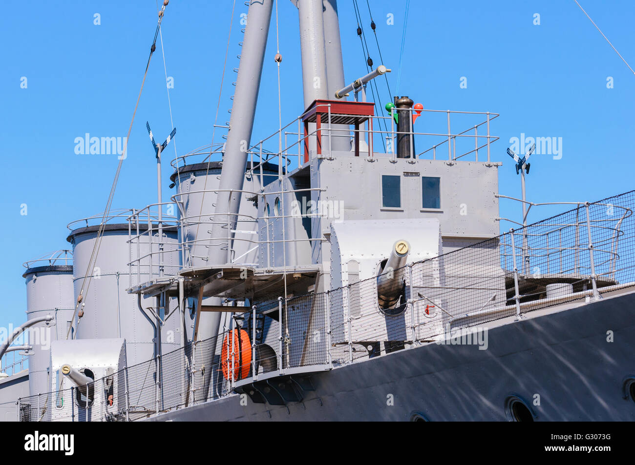 One of the 4" (105mm) Howitzer naval canons on the front prow of HMS ...