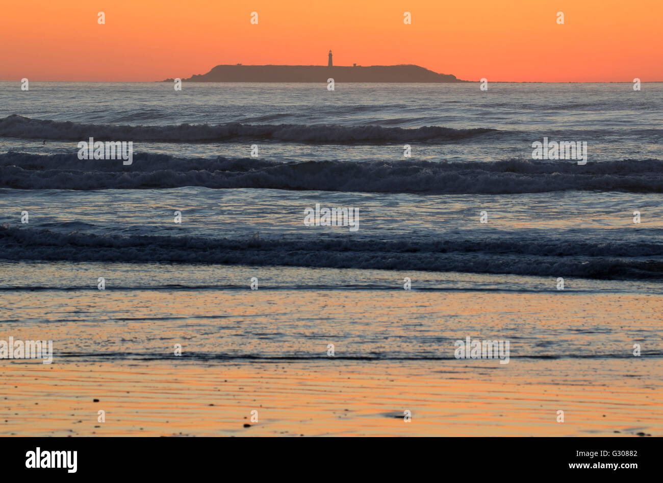 Destruction Island Lighthouse sunset from Ruby Beach, Olympic National ...