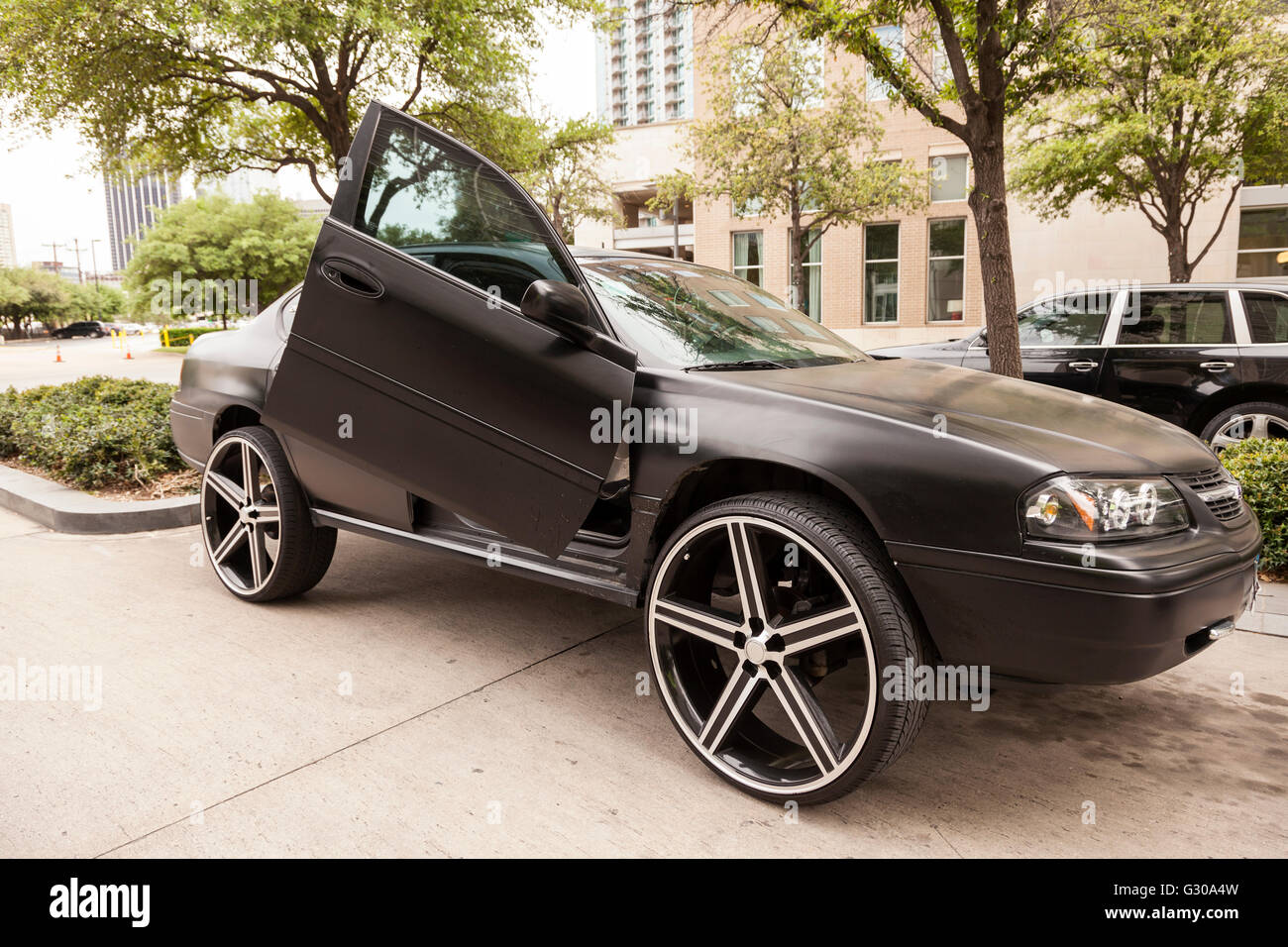 Alloy wheels black wheels hi-res stock photography and images - Alamy