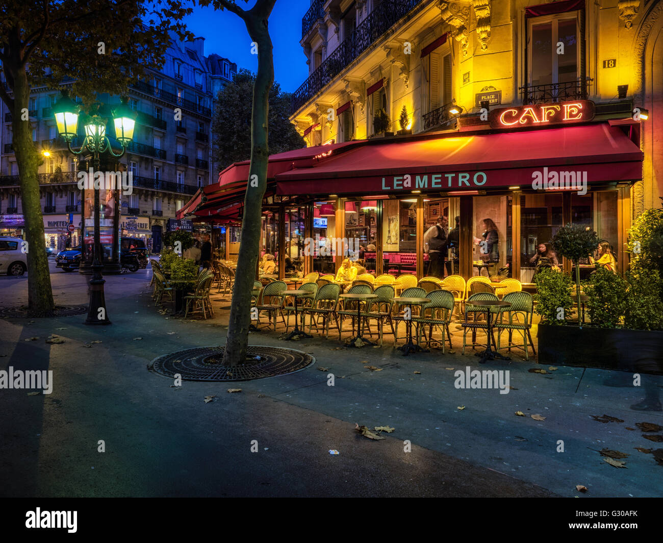 Parisian cafe hi-res stock photography and images - Alamy