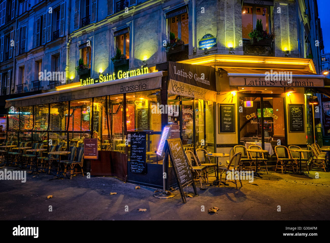 Parisian cafe hi-res stock photography and images - Alamy