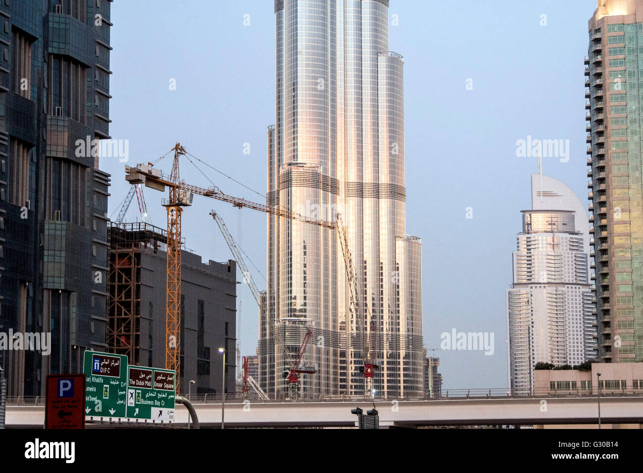 Burj Khalifa crane construction site Dubai Stock Photo - Alamy