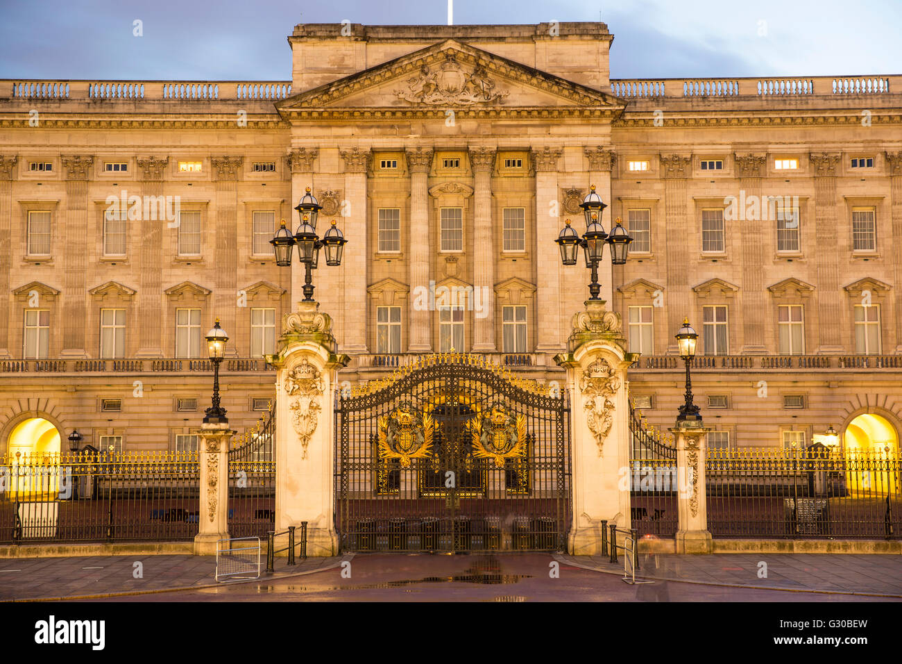 Buckingham Palace, London, England, United Kingdom, Europe Stock Photo ...