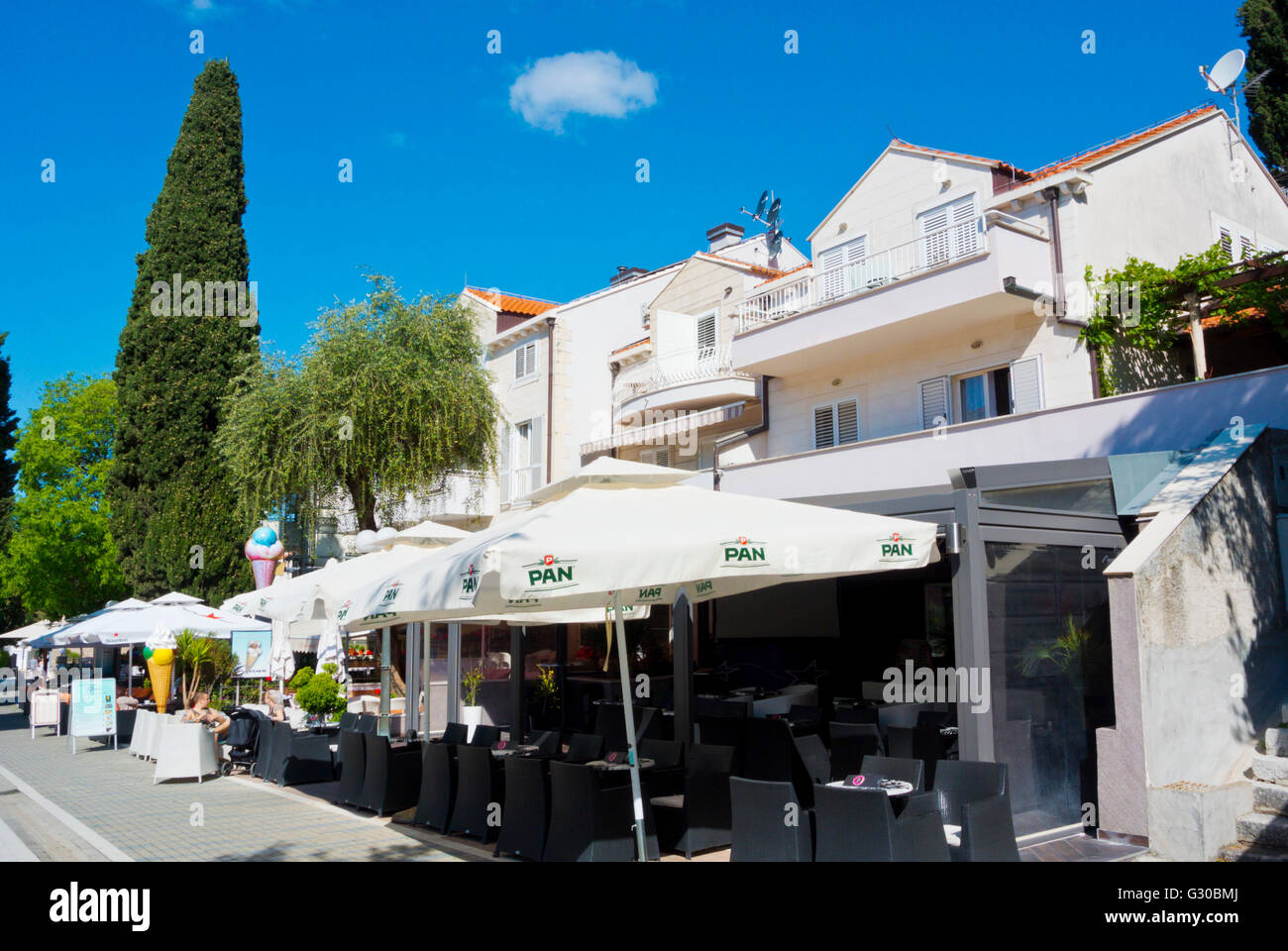 Bars and restaurants, Setaliste kralja Zvonimira, beach promenade ...