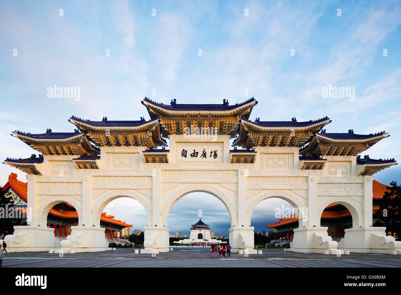 Freedom Square Memorial arch, Chiang Kaishek Memorial Grounds, Taipei ...