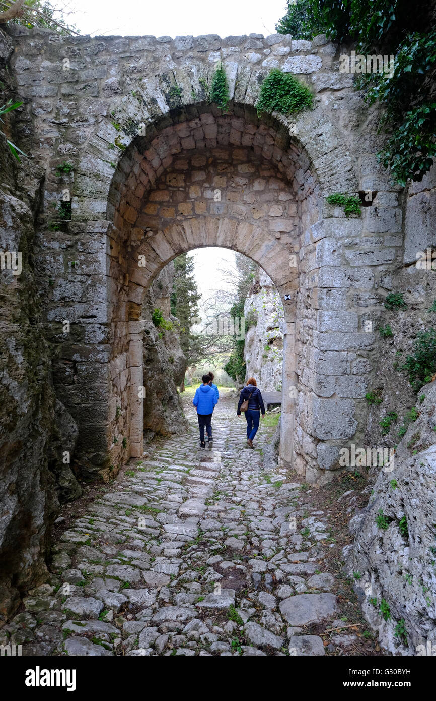 Roman gate hi-res stock photography and images - Alamy