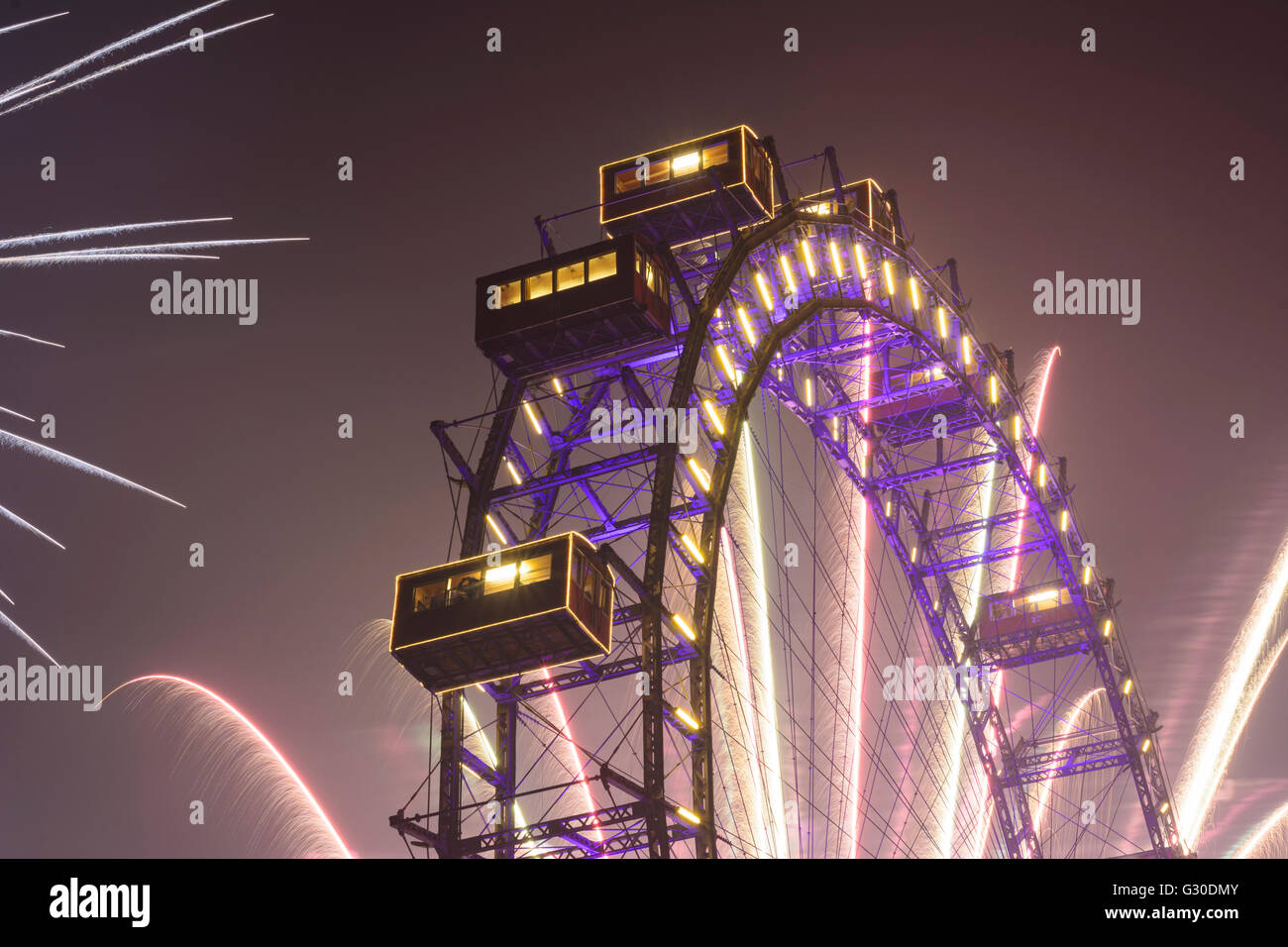 Wheel of fireworks hi-res stock photography and images - Alamy