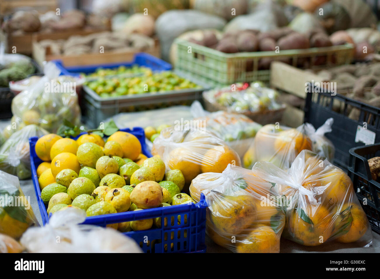 Farmers market assorted produce hi-res stock photography and images - Alamy
