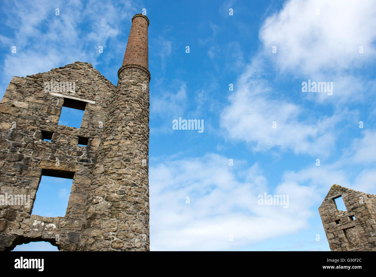 Old tin mines cornwall hi-res stock photography and images - Alamy