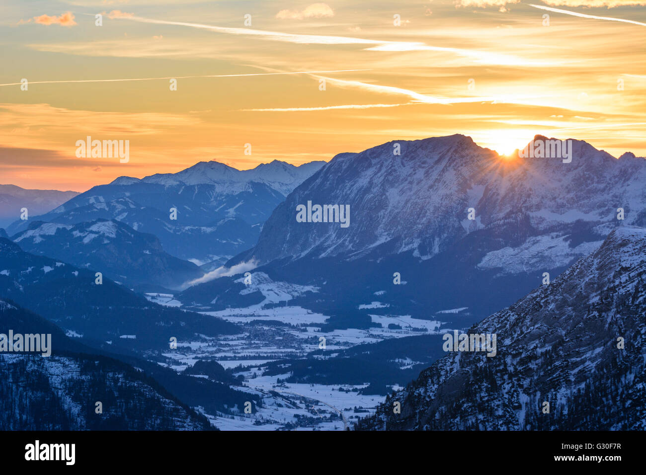 Valley view mountain grimming austria hi-res stock photography and ...