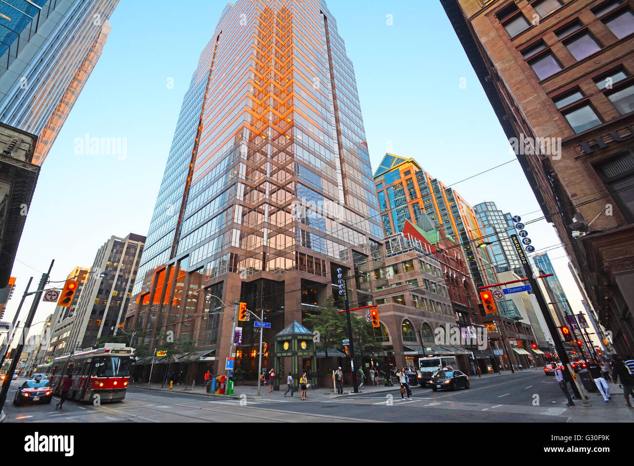 Queen of canada hi-res stock photography and images - Alamy