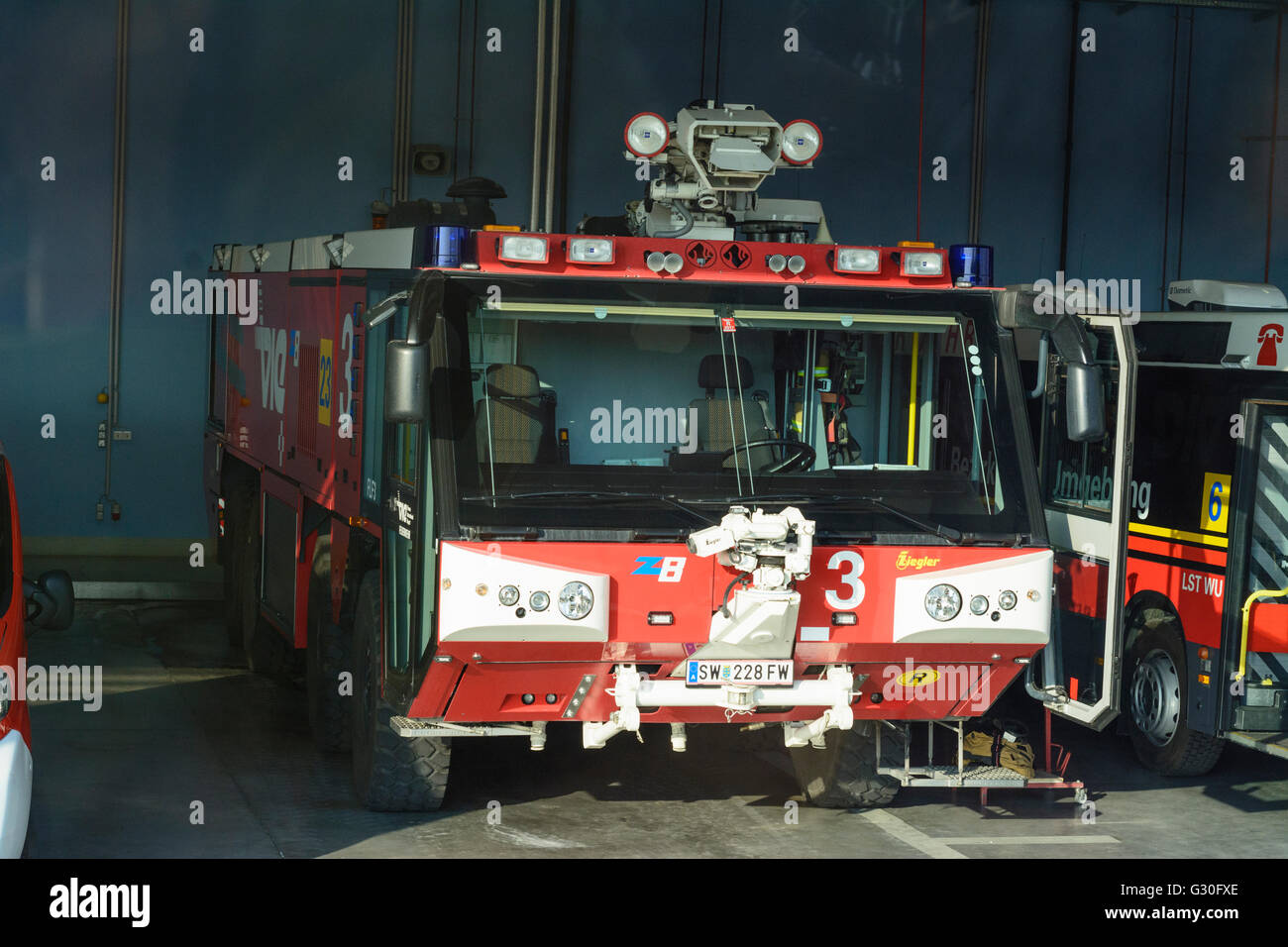 Vienna International Airport : fire engine of the airport fire ...