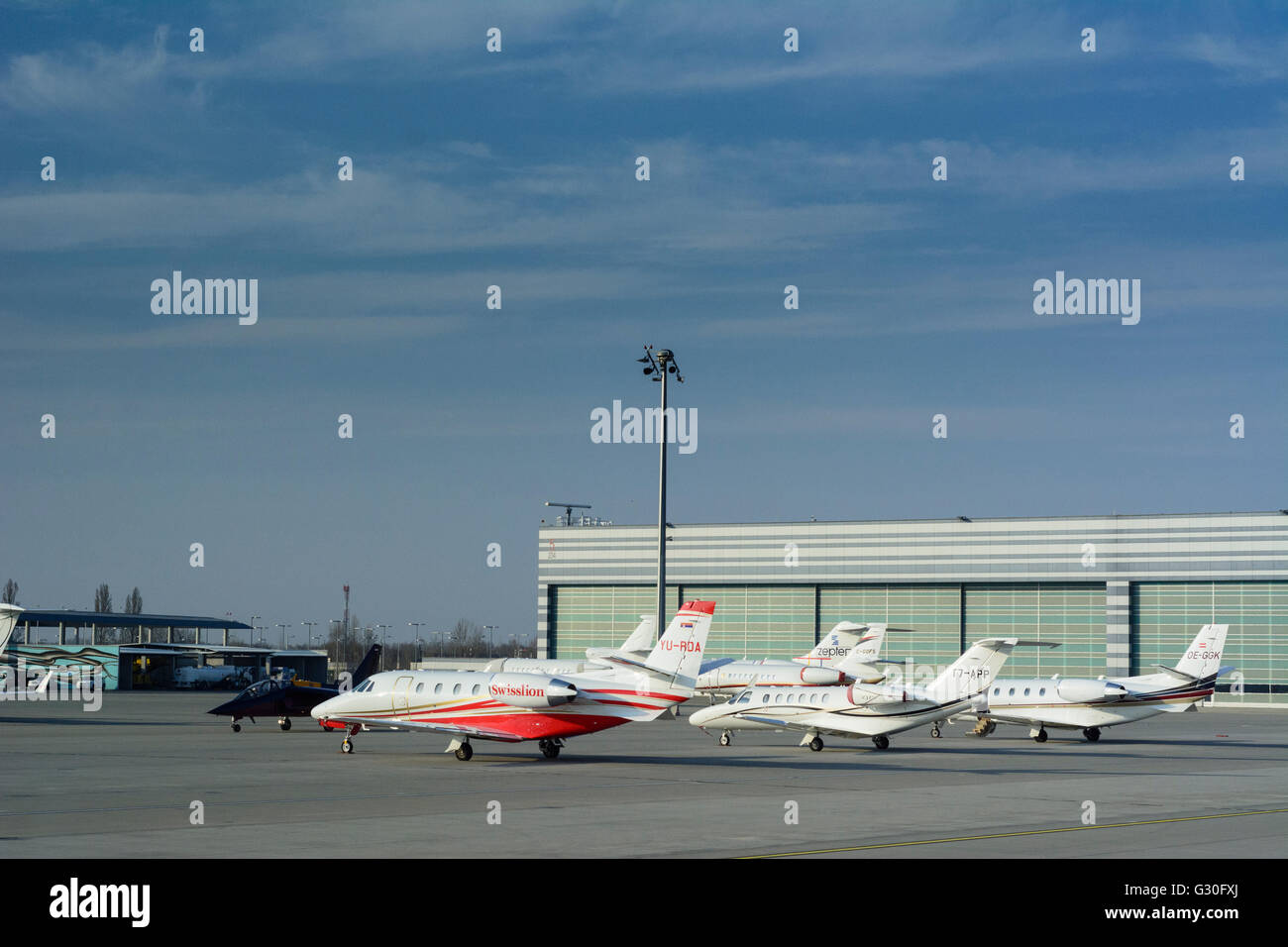 Airport vienna schwechat hi-res stock photography and images - Alamy