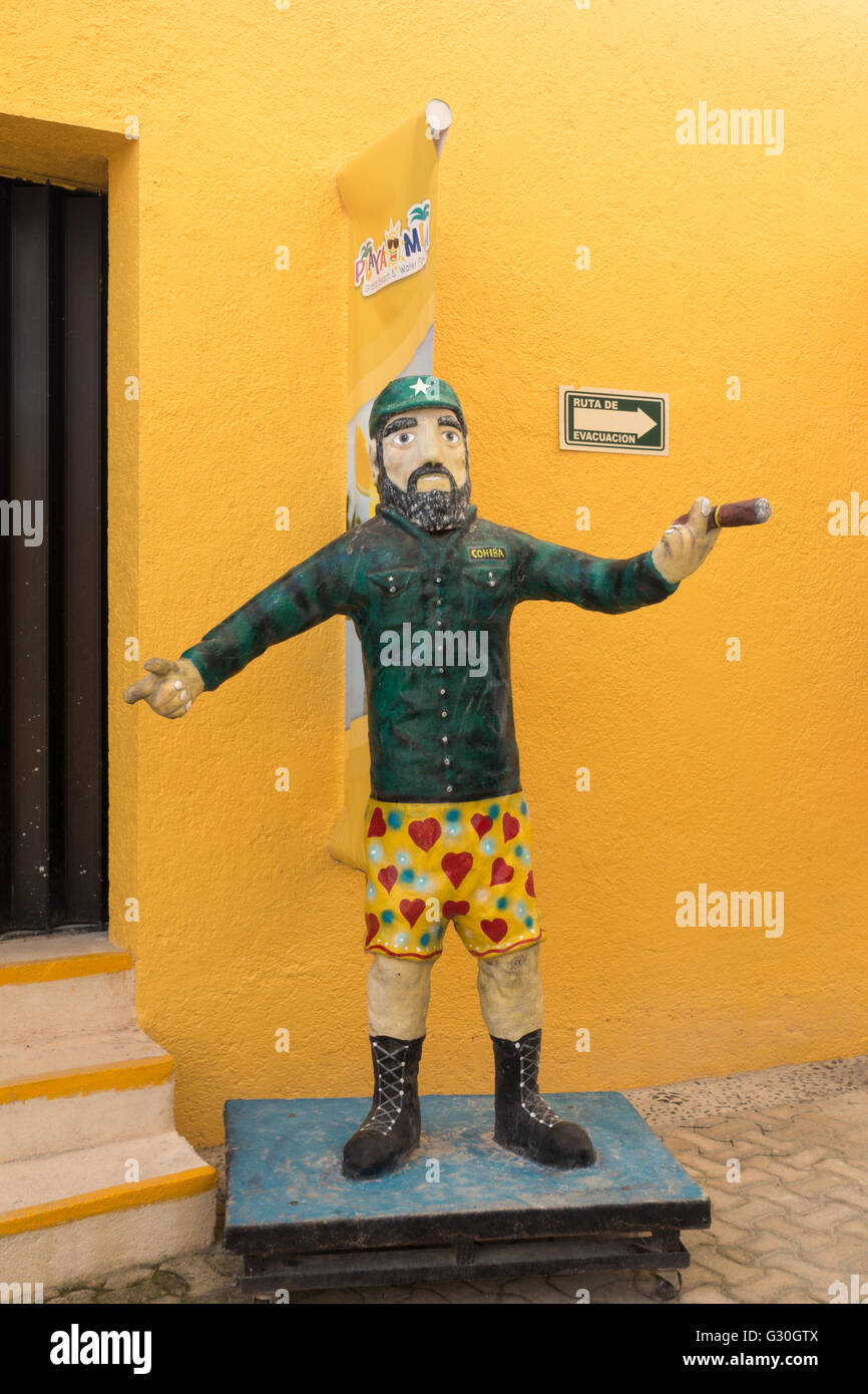 Statue outside shop hi-res stock photography and images - Alamy