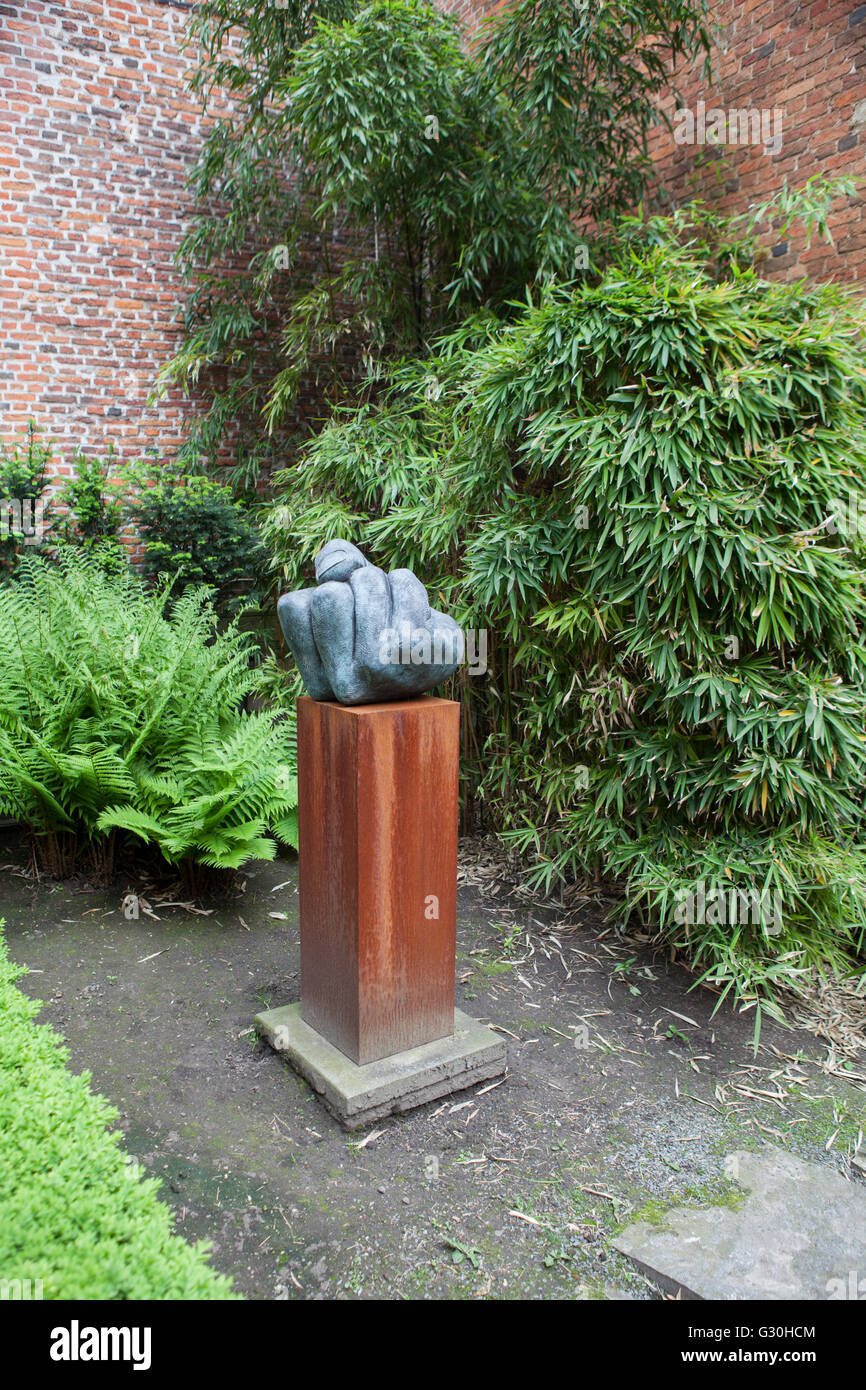 Giant hand sculpture hi-res stock photography and images - Alamy