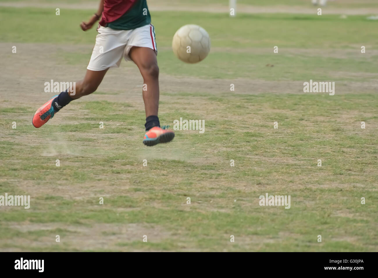 Teenage african boy football hi-res stock photography and images - Alamy