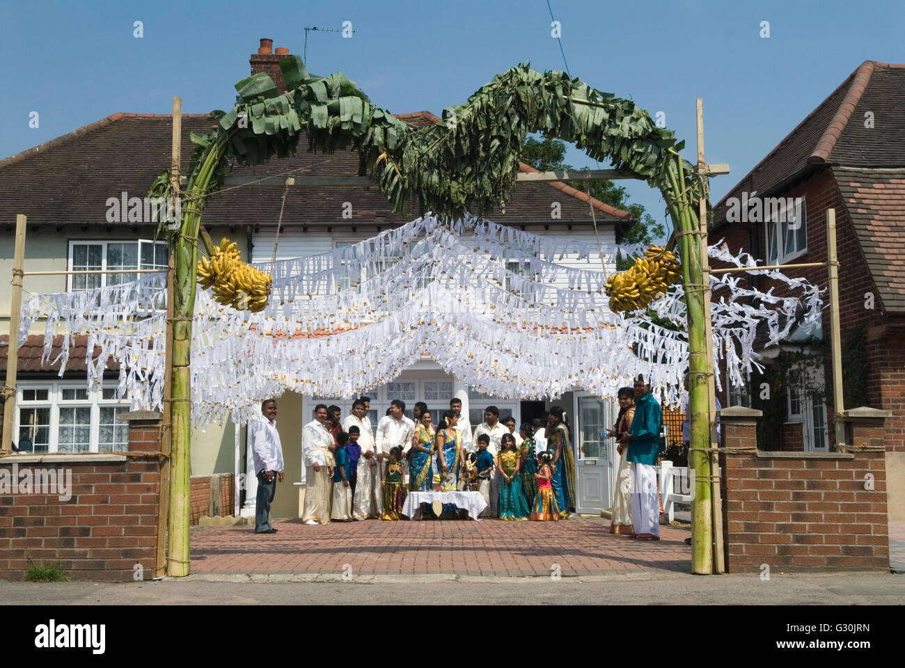 Family coming over hi-res stock photography and images - Alamy