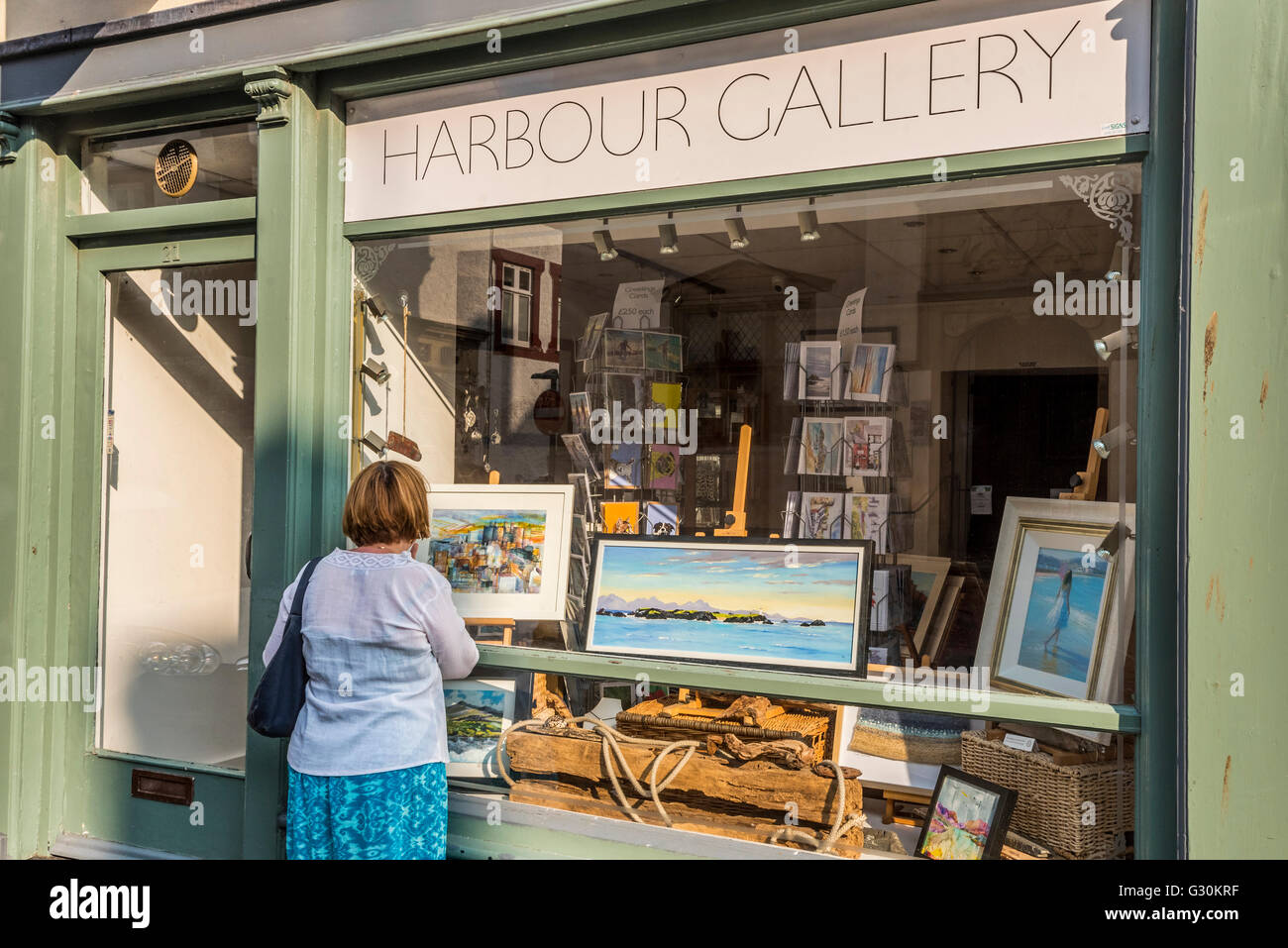 Customer gallery hi-res stock photography and images - Alamy