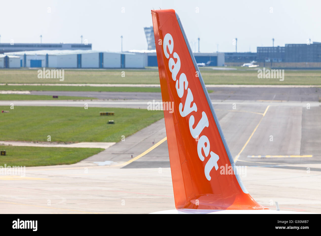 Airport terminal easy jet check in hi-res stock photography and images ...