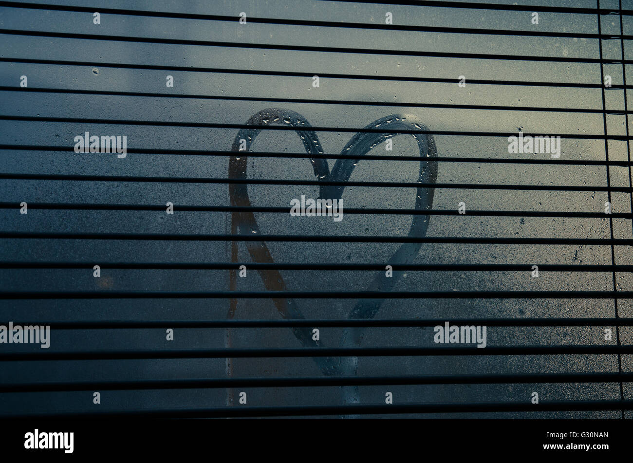 heart drawn on steamy window Stock Photo - Alamy
