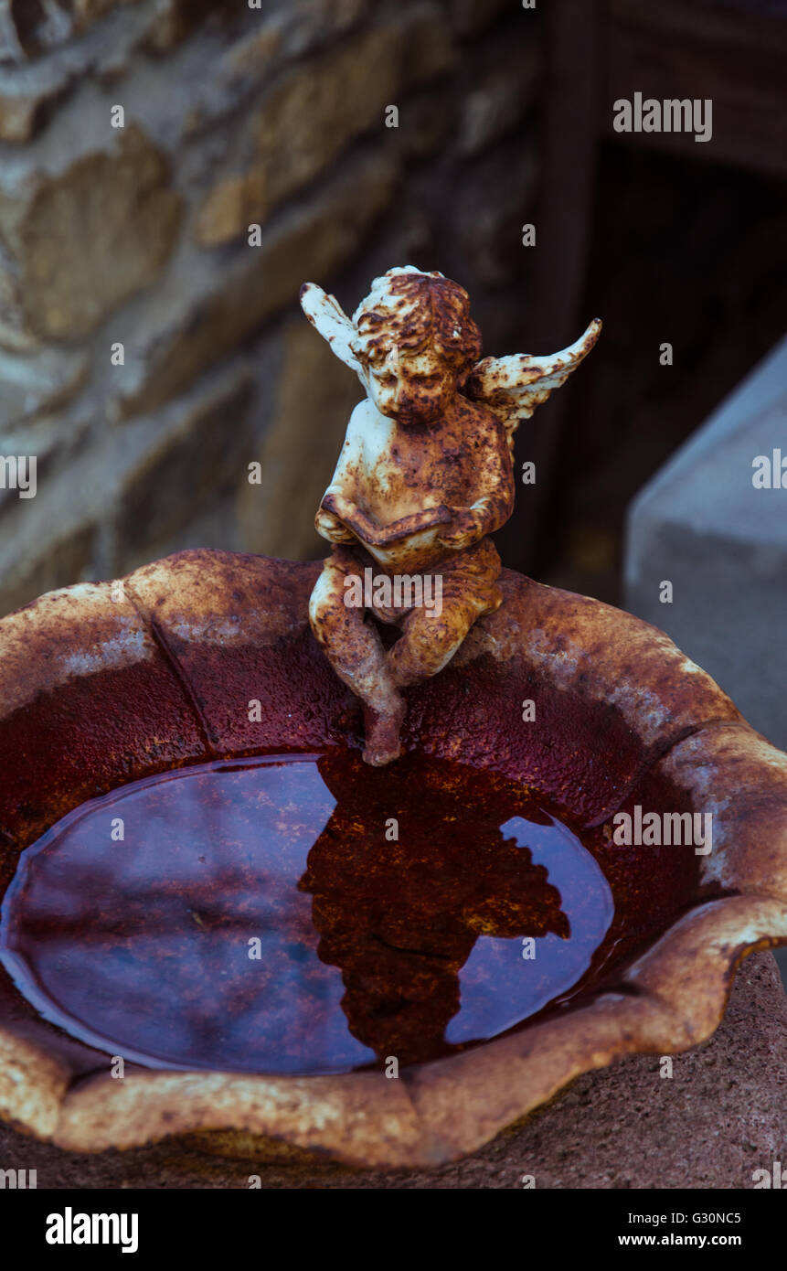 Sitting guardian angel hi-res stock photography and images - Alamy