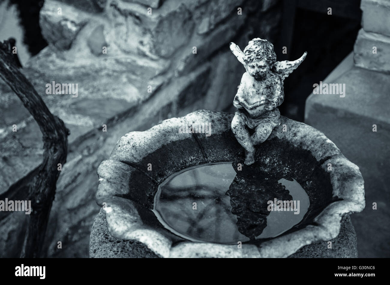 Sitting guardian angel hi-res stock photography and images - Alamy