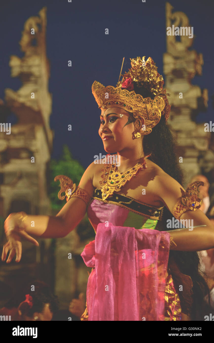 The Balinese fire dance performance in Uluwatu, Bali Stock Photo - Alamy