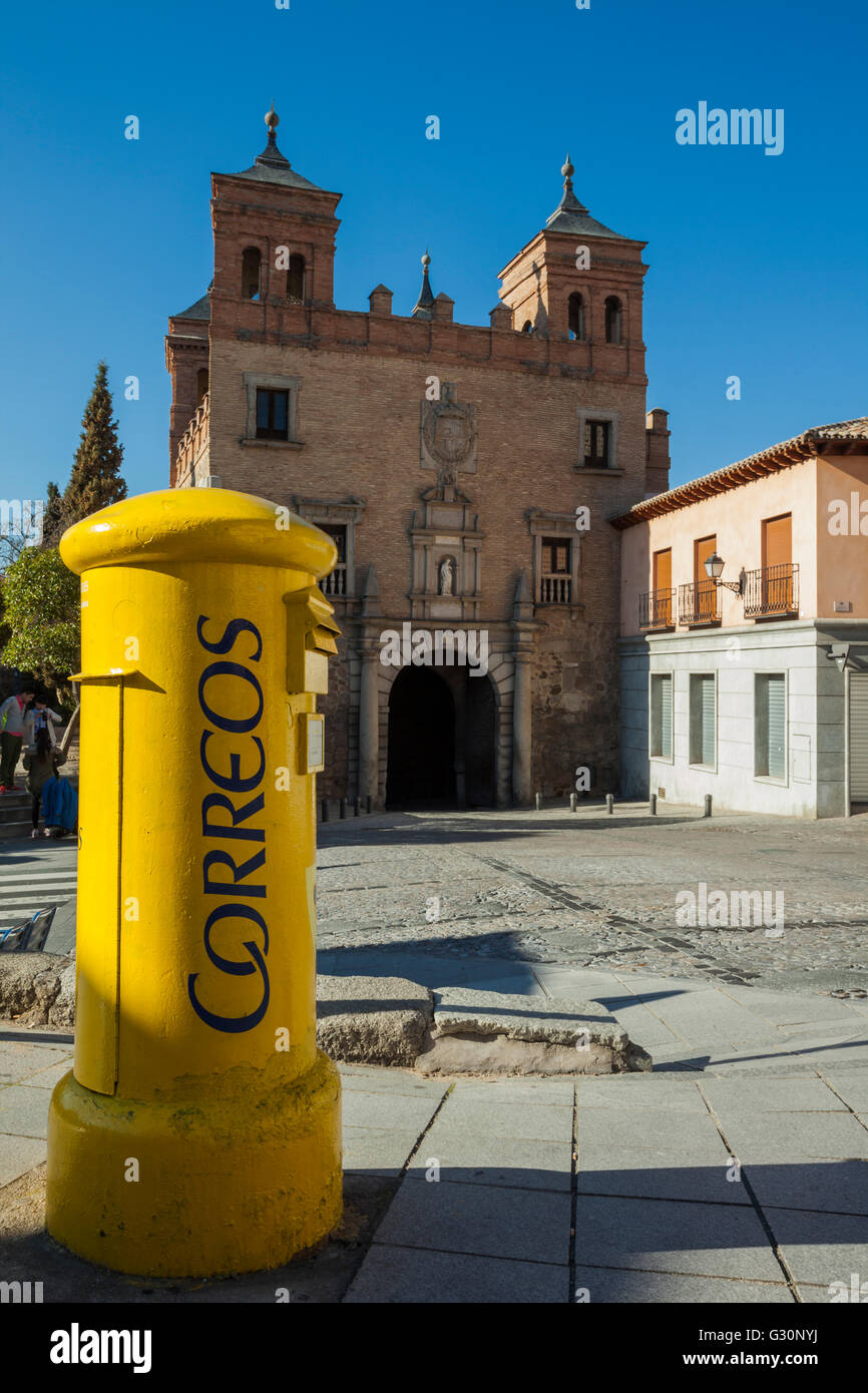 Yellow Spanish post box in Toledo. Cambrón gate in the background Stock ...