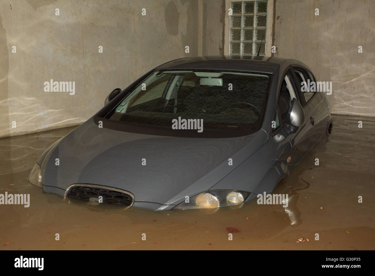 Car floods hi-res stock photography and images - Alamy