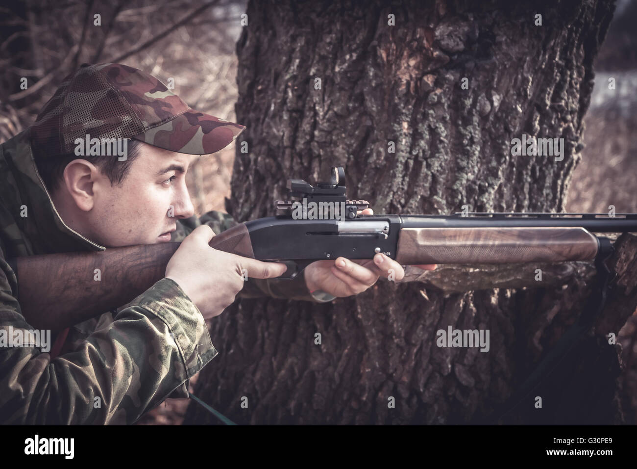 Man aiming shotgun hi-res stock photography and images - Alamy
