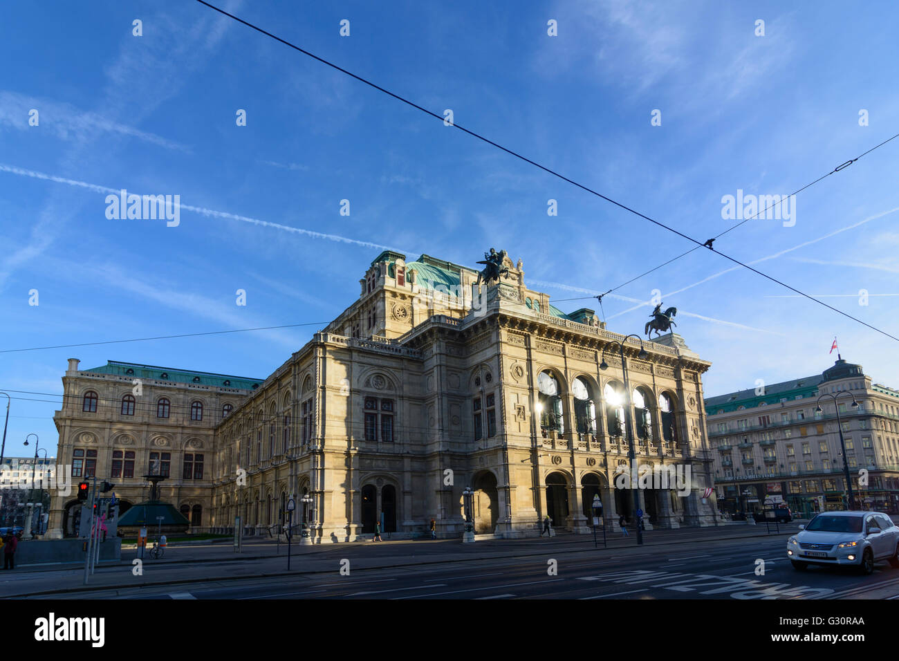 The state opera house hi-res stock photography and images - Alamy