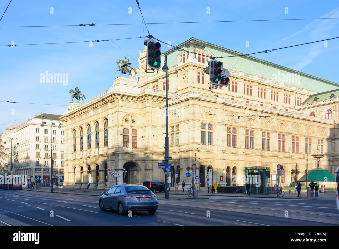 State opera house vienna hi-res stock photography and images - Alamy