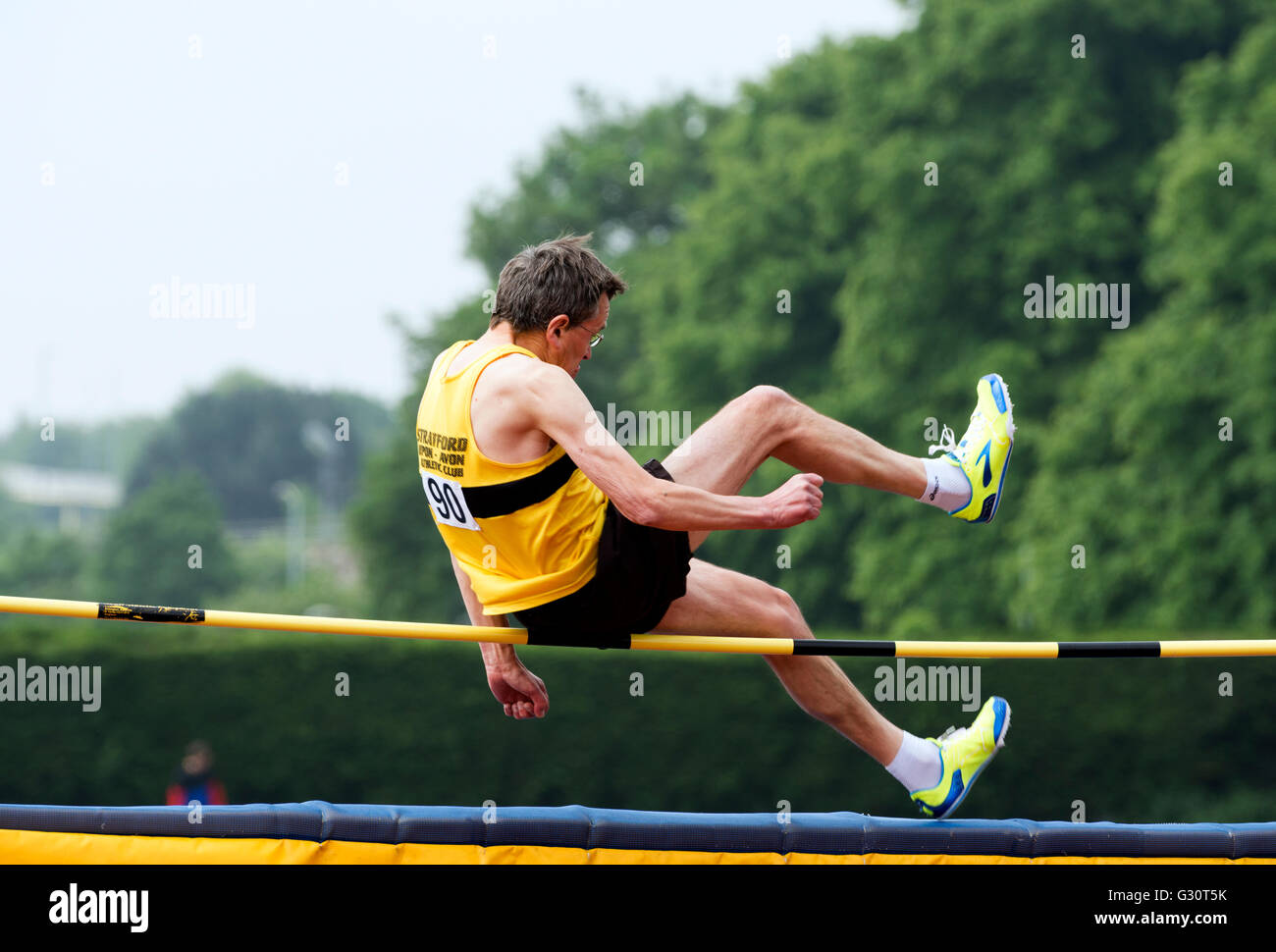 Mens high jump hi-res stock photography and images - Alamy
