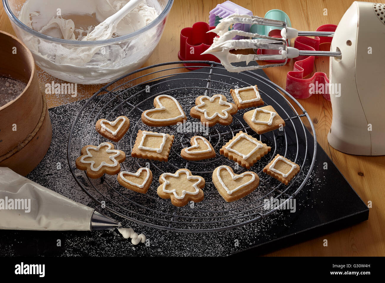 Icing piping hi-res stock photography and images - Alamy