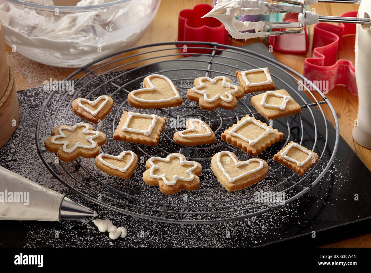 Icing piping hi-res stock photography and images - Alamy