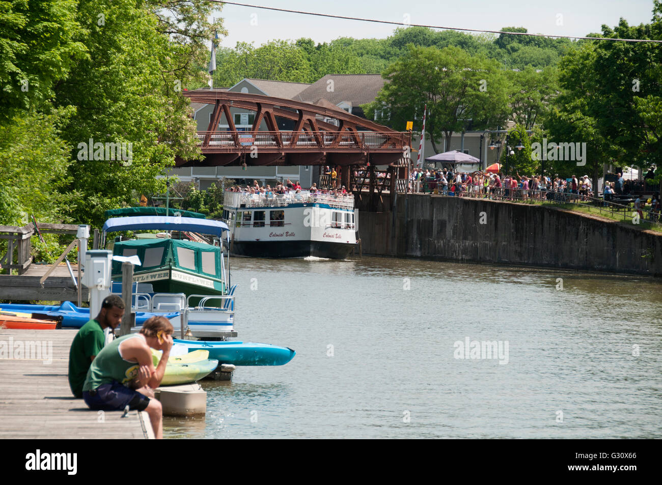 Tour boat on the Erie Canal Stock Photo - Alamy