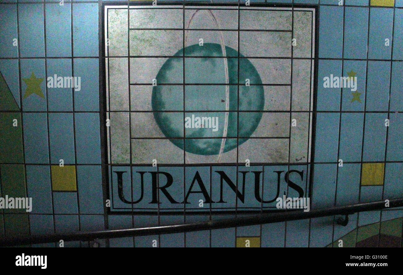 Wall painting graffiti on school hi-res stock photography and images ...