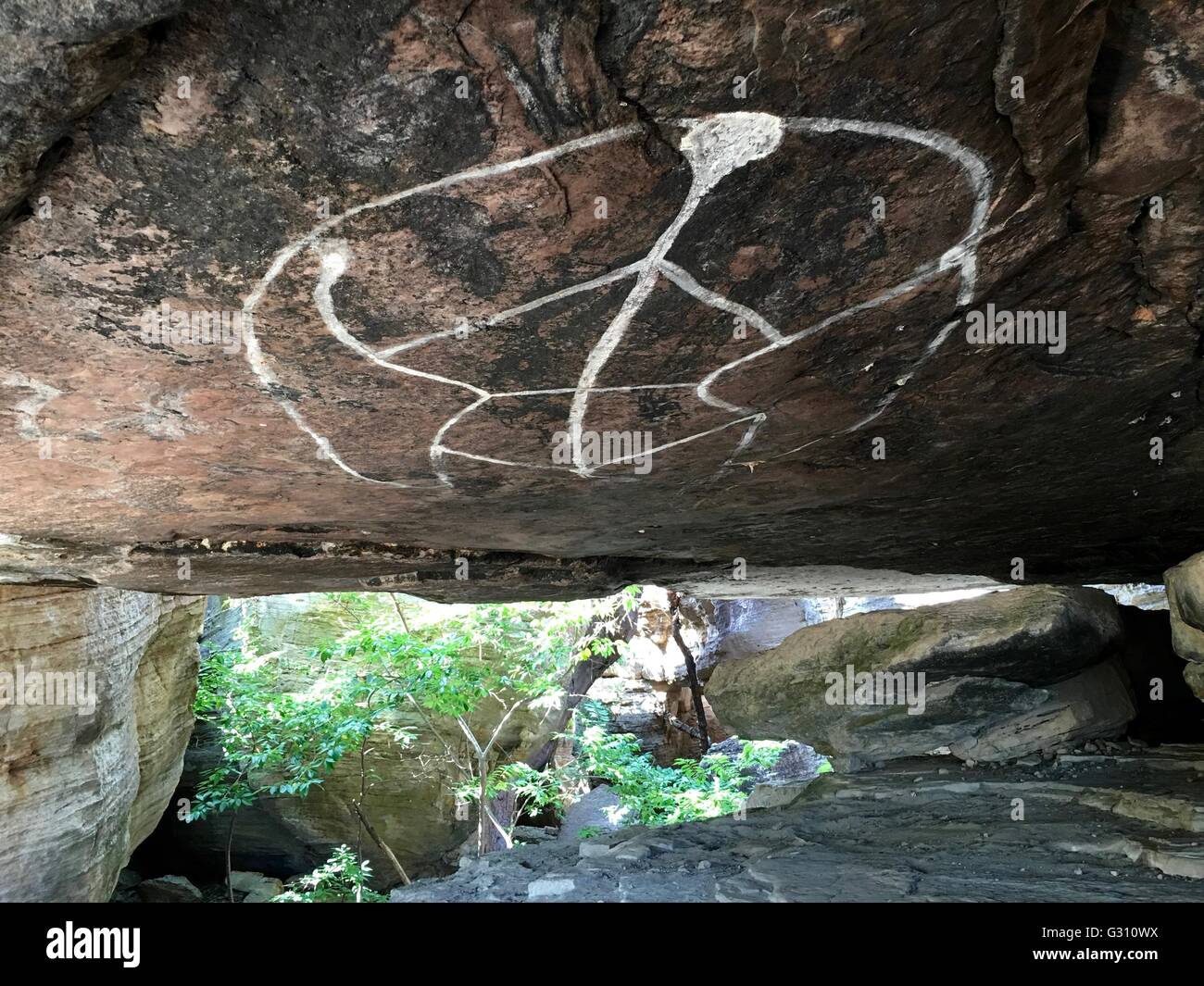 Aboriginal cave paintings at Injalak Hill at Gunbalanya (Oenpelli) in ...