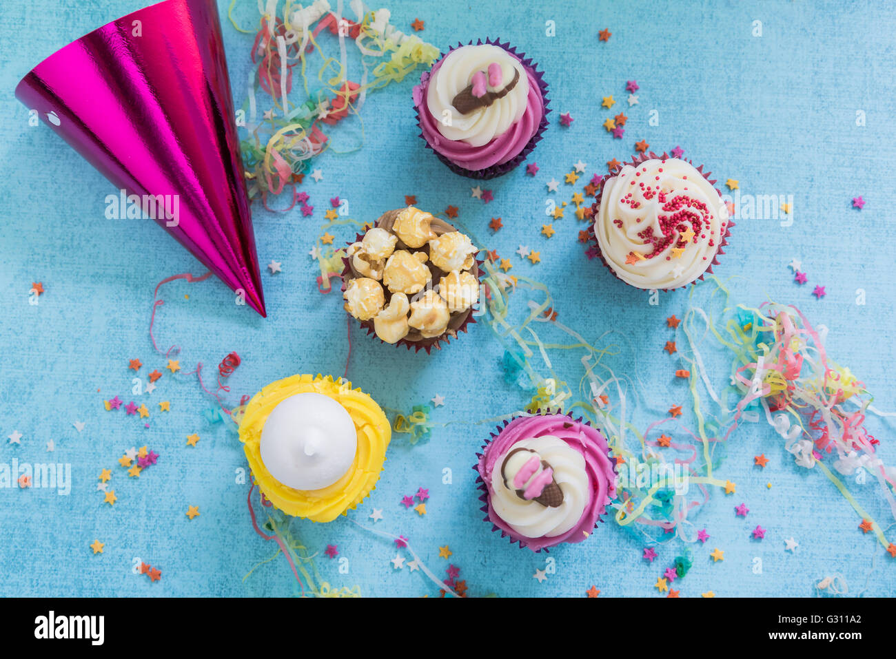 Overhead bunting hi-res stock photography and images - Alamy