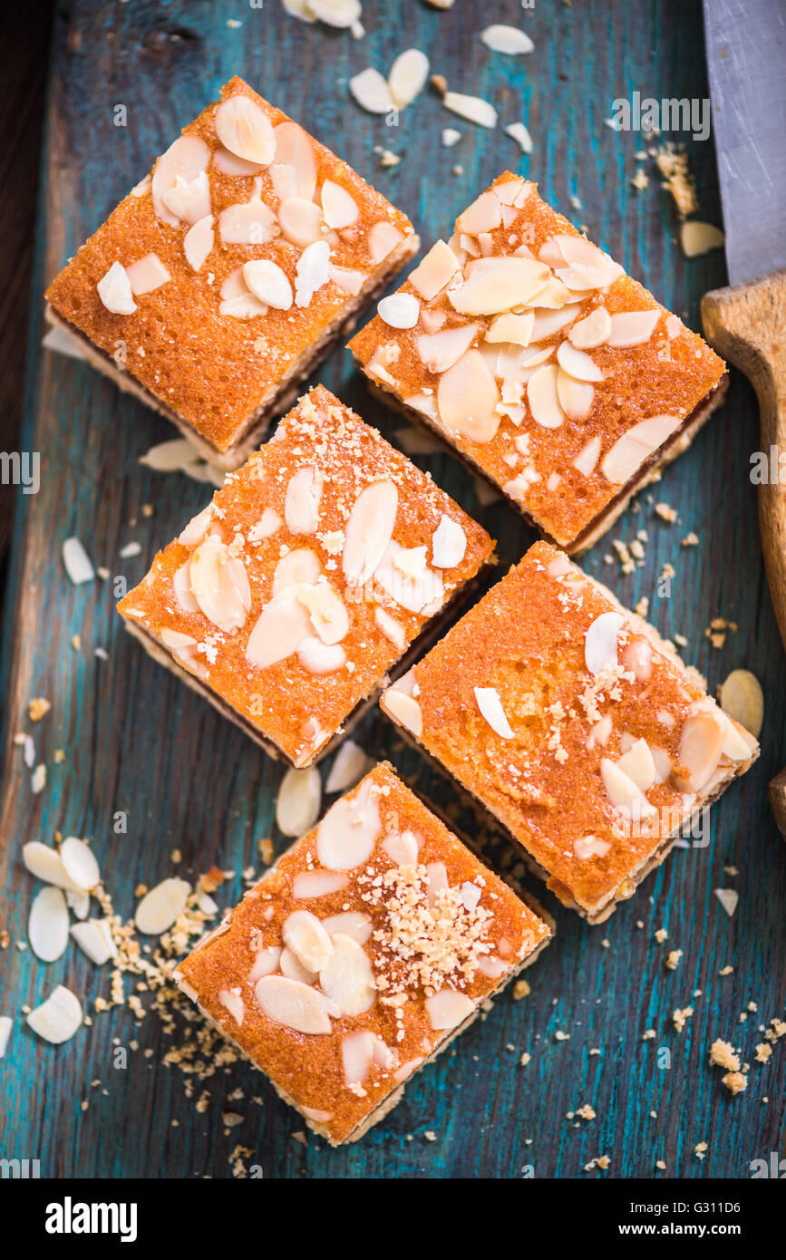 Square cake from above hi-res stock photography and images - Alamy