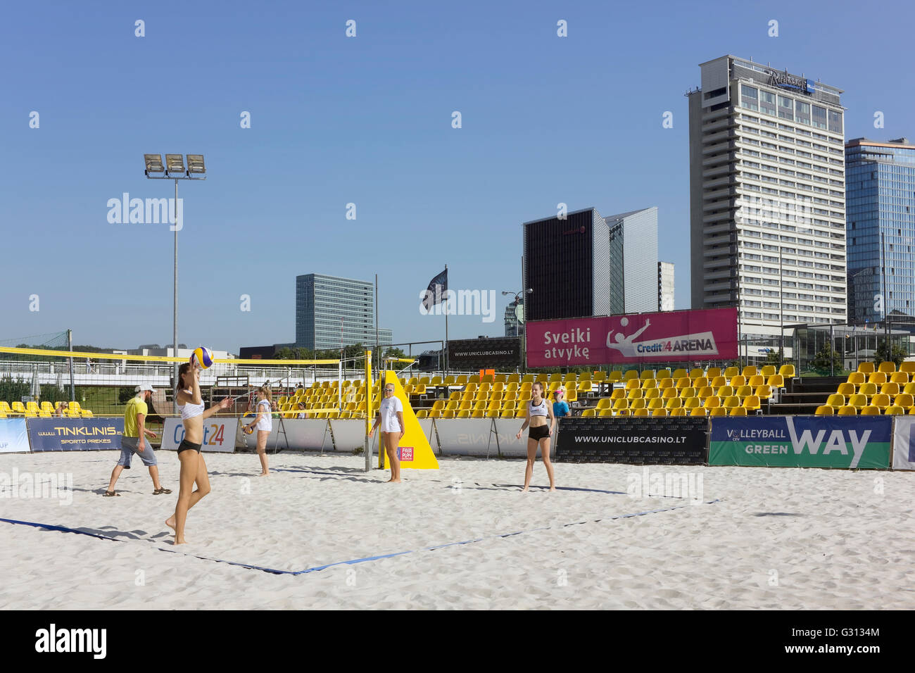 Womens sand volleyball hi-res stock photography and images - Alamy